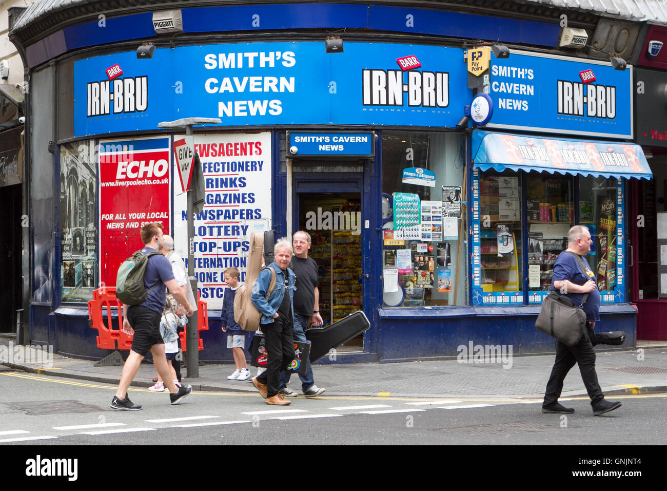 Convenience store uk sweets hi-res stock photography and images - Alamy