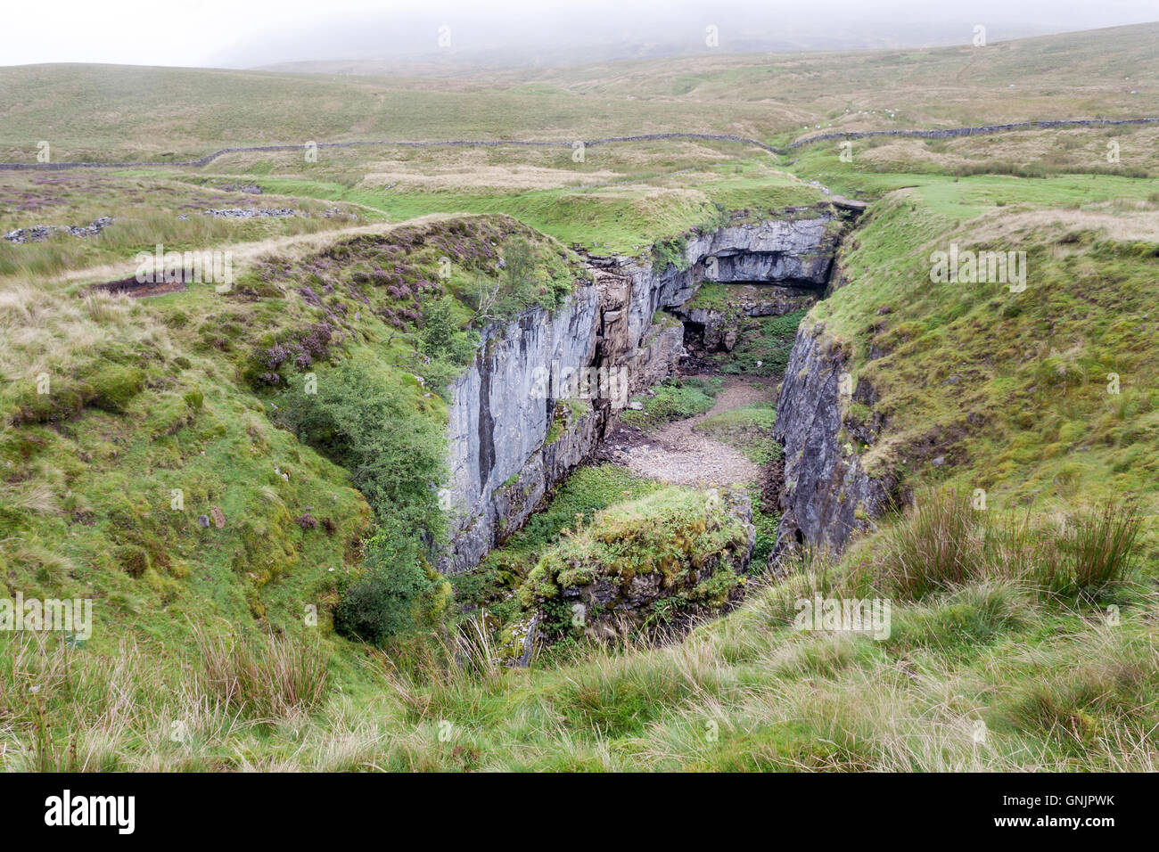Hull Pot, Yorkshire Dales National Park, UK Stock Photo - Alamy