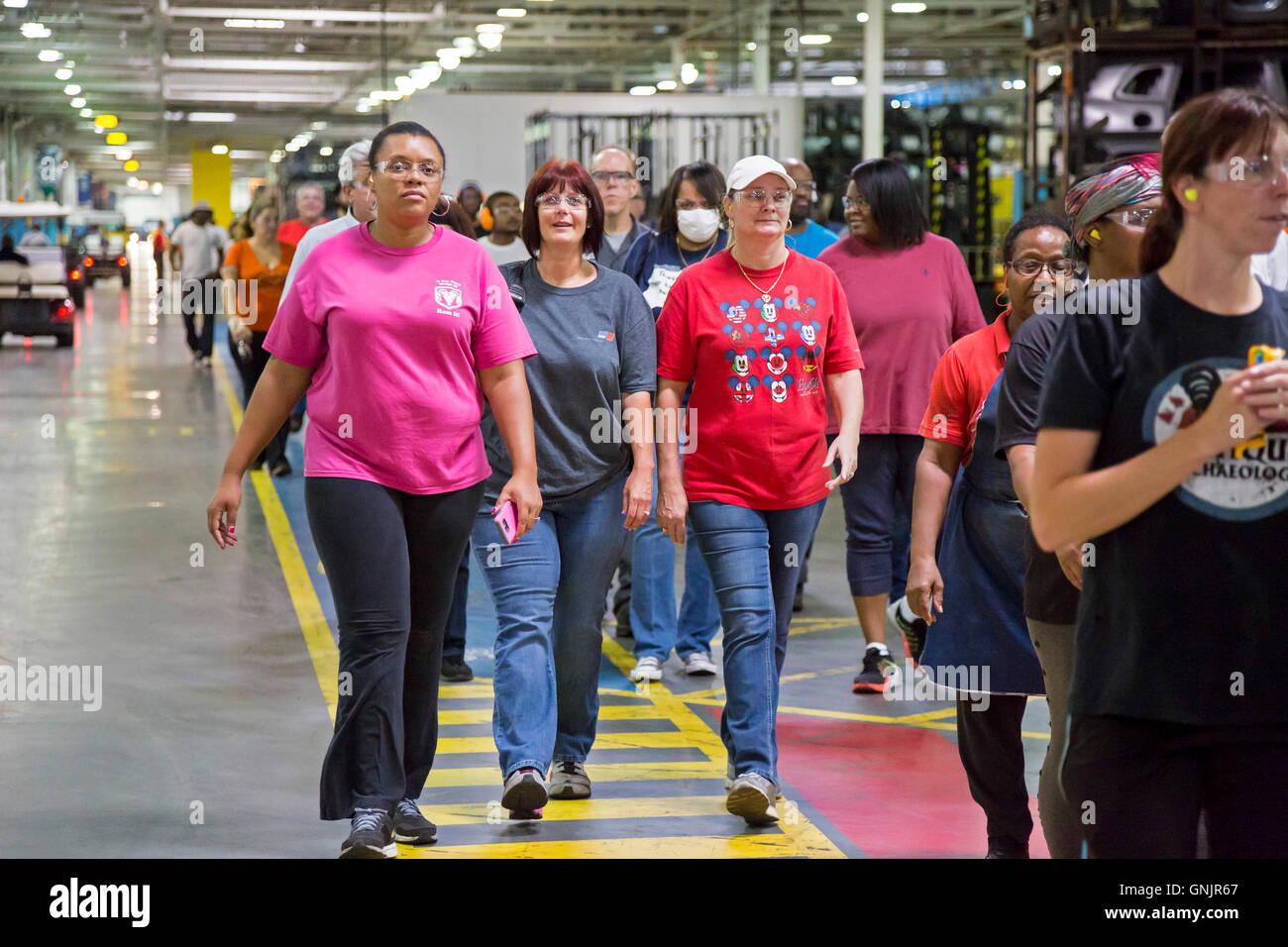 Car factory workers hi-res stock photography and images - Alamy