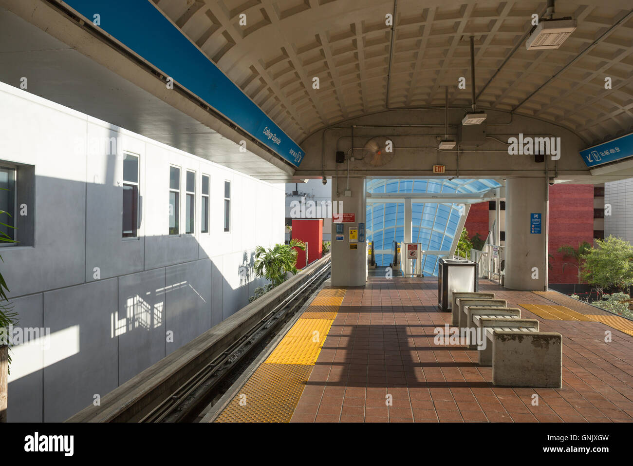 BAYSIDE STATION METROMOVER MONORAIL DOWNTOWN MIAMI FLORIDA USA Stock ...