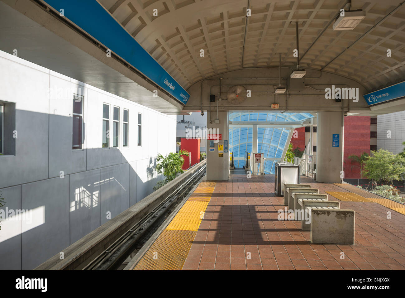 BAYSIDE STATION METROMOVER MONORAIL DOWNTOWN MIAMI FLORIDA USA Stock ...
