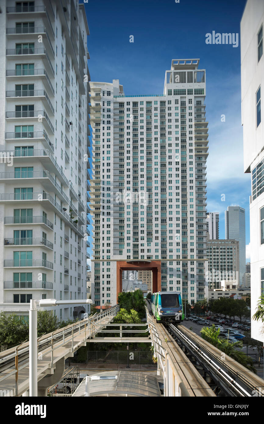 METROMOVER MONORAIL DOWNTOWN MIAMI FLORIDA USA Stock Photo - Alamy