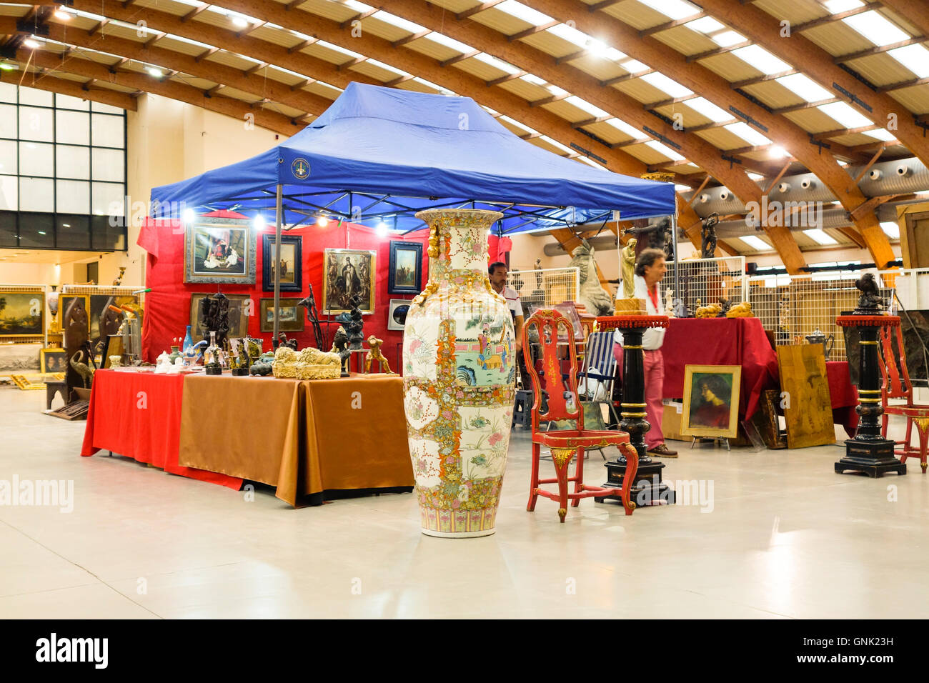 Booth market hi-res stock photography and images - Alamy