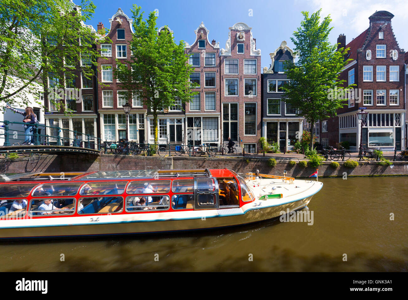 Boat takes group tourists hi-res stock photography and images - Alamy