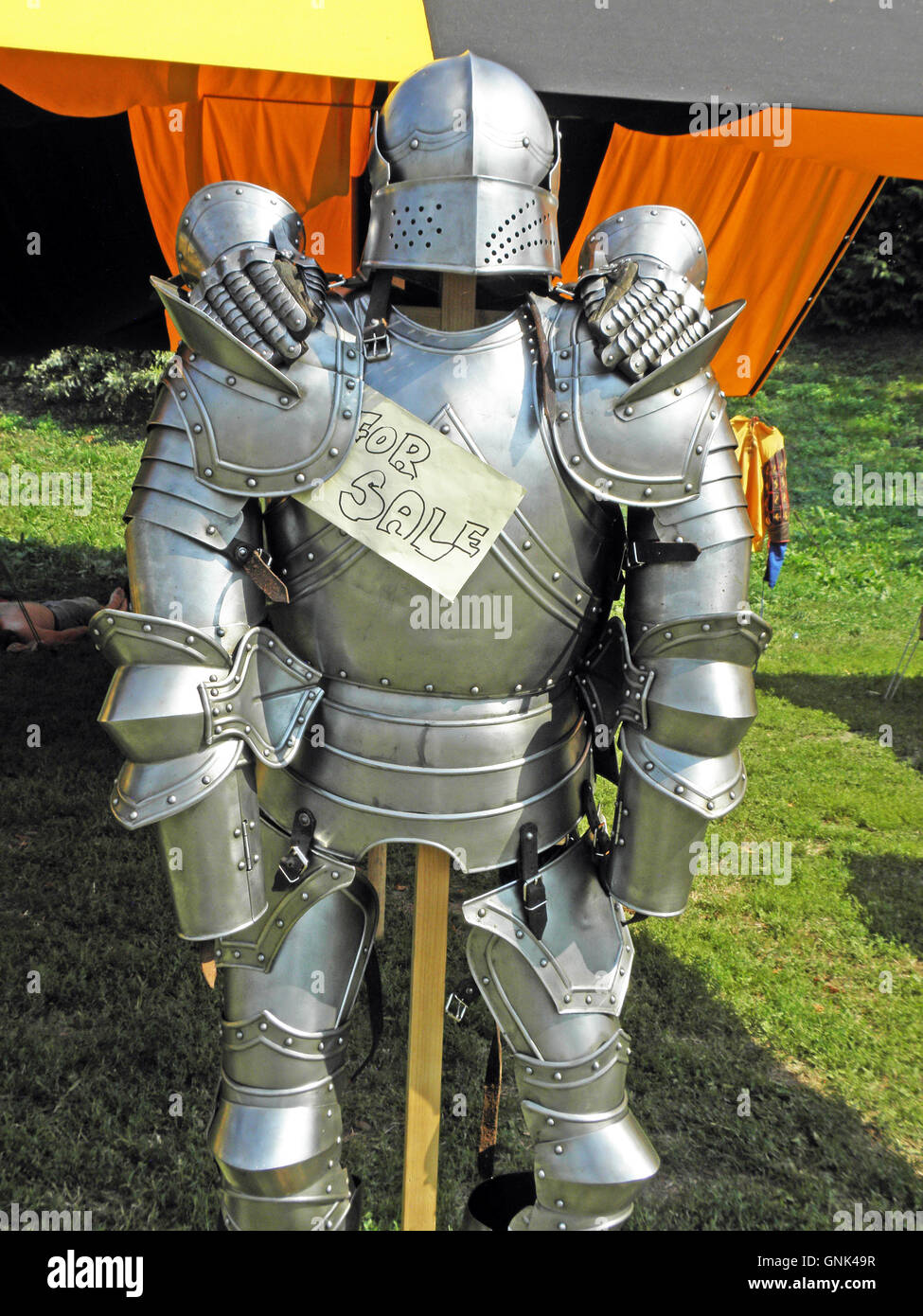 Knights armour hi-res stock photography and images - Alamy