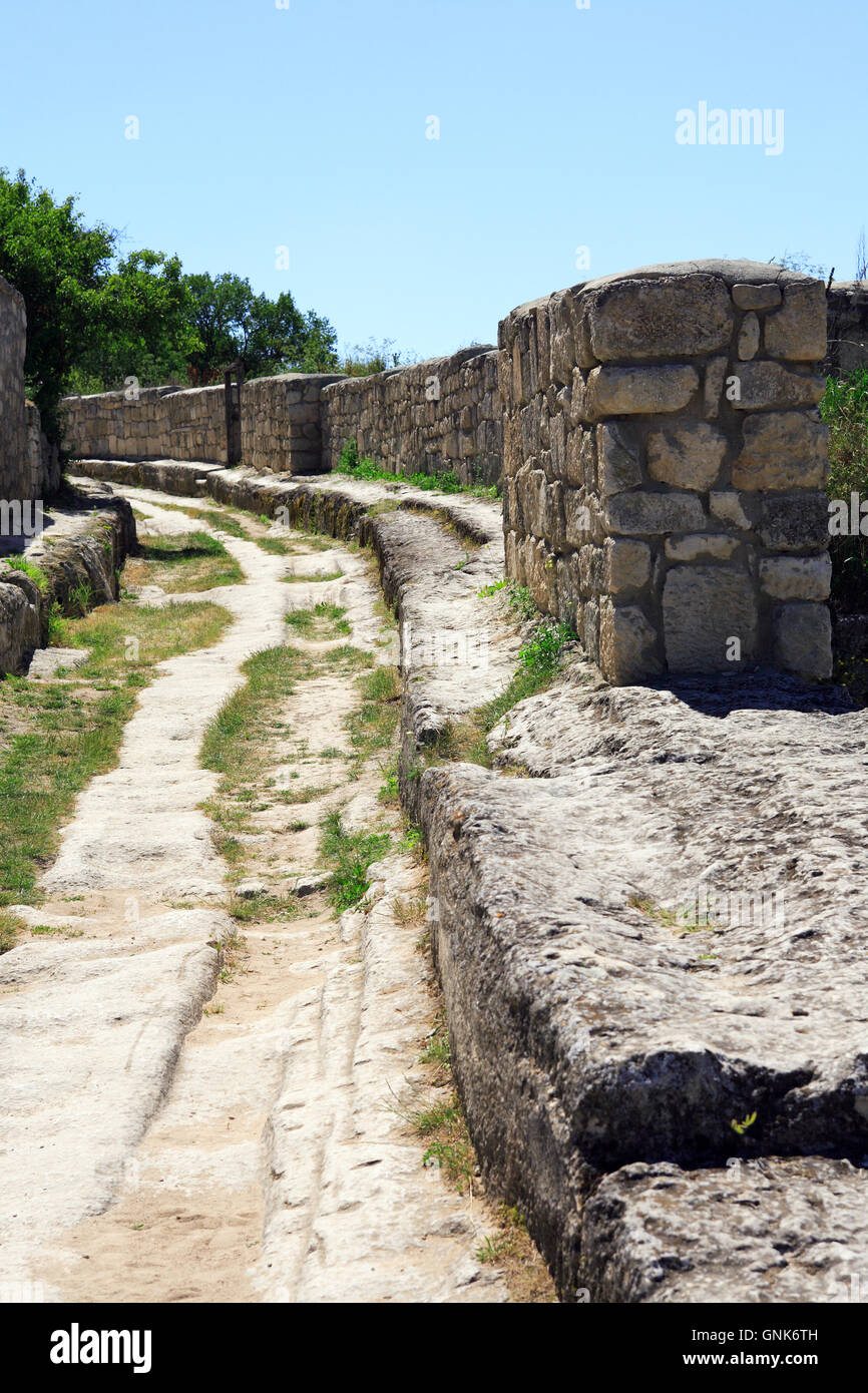 Road stone wall hi-res stock photography and images - Alamy