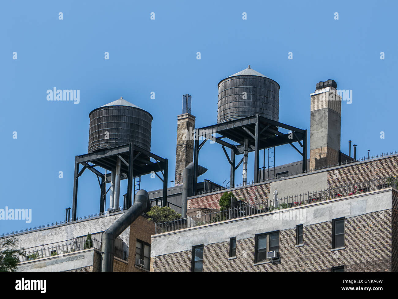 Nyc rooftop water tanks hi-res stock photography and images - Alamy