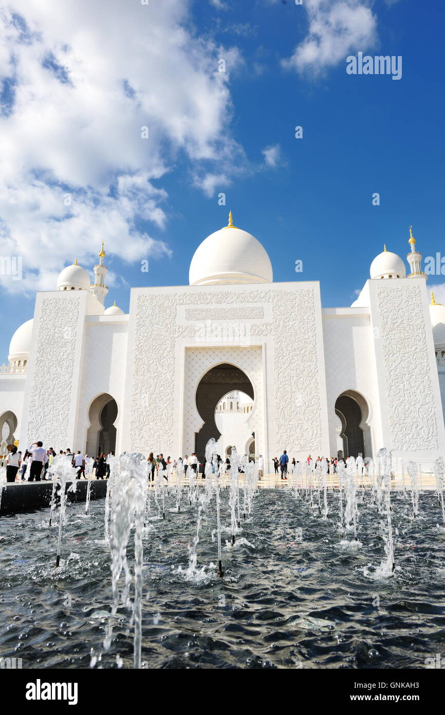 sheikh zayed mosque Stock Photo - Alamy