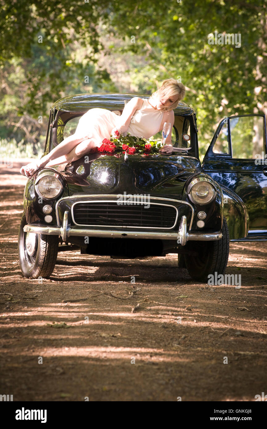 Couple on Black vintage car with roses having a picnic Stock Photo - Alamy