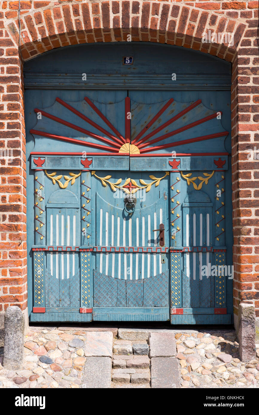 Traditional frontage hi-res stock photography and images - Alamy