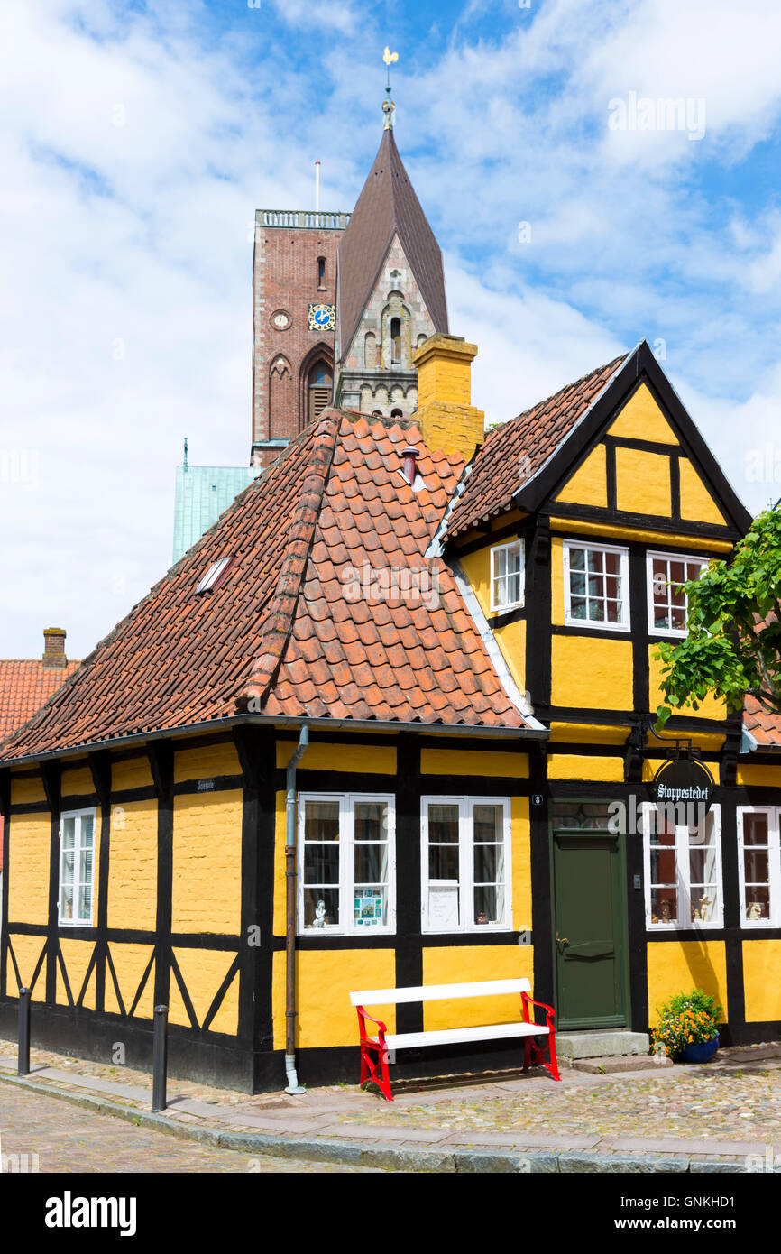 Street in traditional medieval hi-res stock photography and images - Alamy
