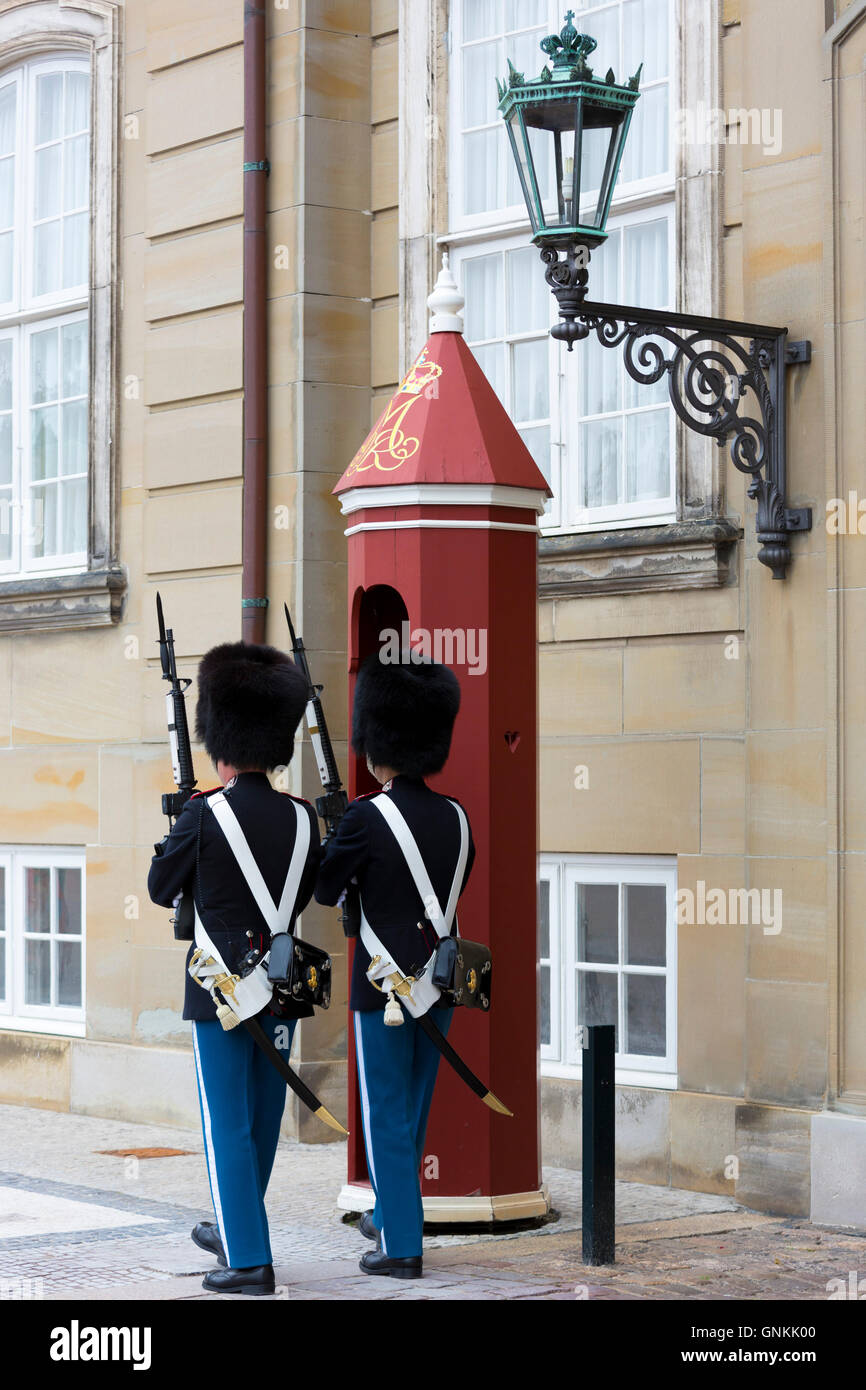 Army sentry hi-res stock photography and images - Alamy