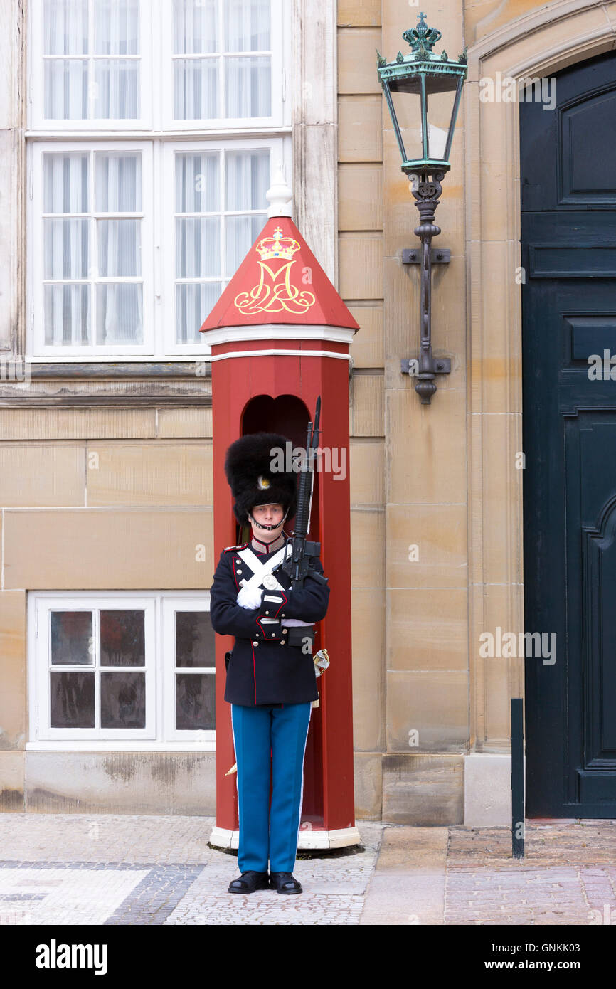 Guard sentry hi-res stock photography and images - Alamy