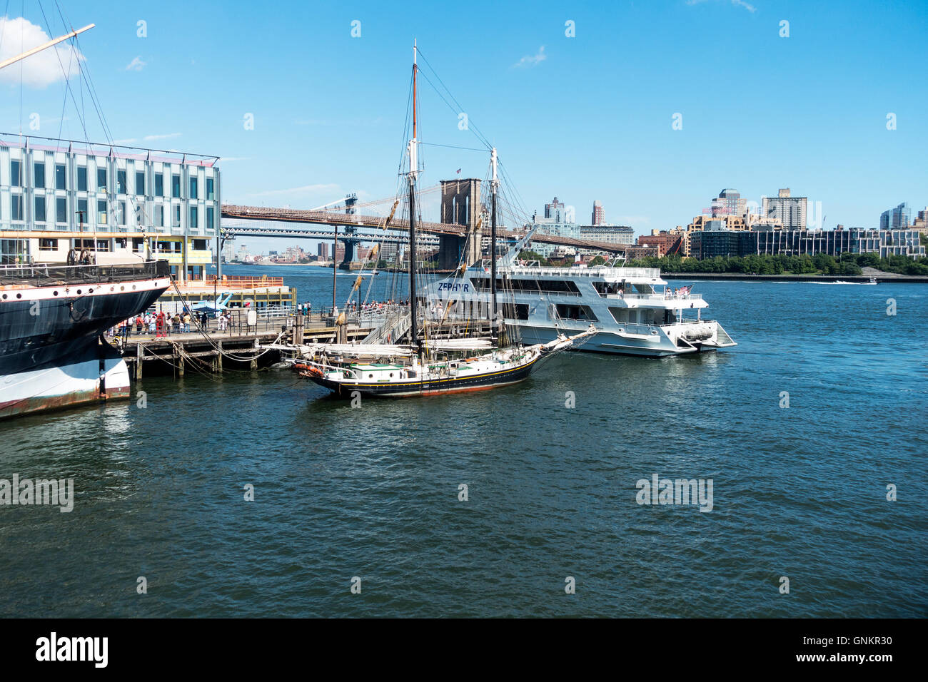 Pier 16 nyc hi-res stock photography and images - Alamy