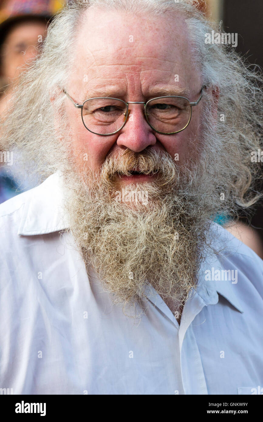 Broadstairs Folk Week Festival. Face portrait, Madcap Morris senior man ...