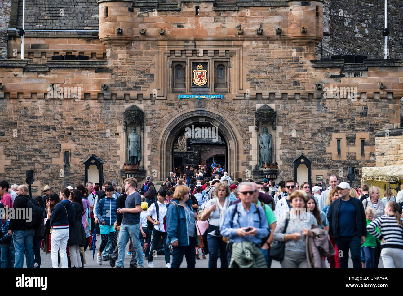 Entrance to edinburgh castle hi-res stock photography and images - Alamy