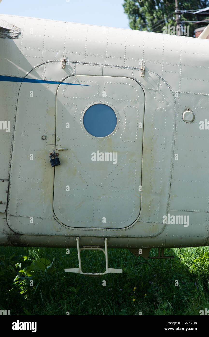 Old green front door hi-res stock photography and images - Alamy