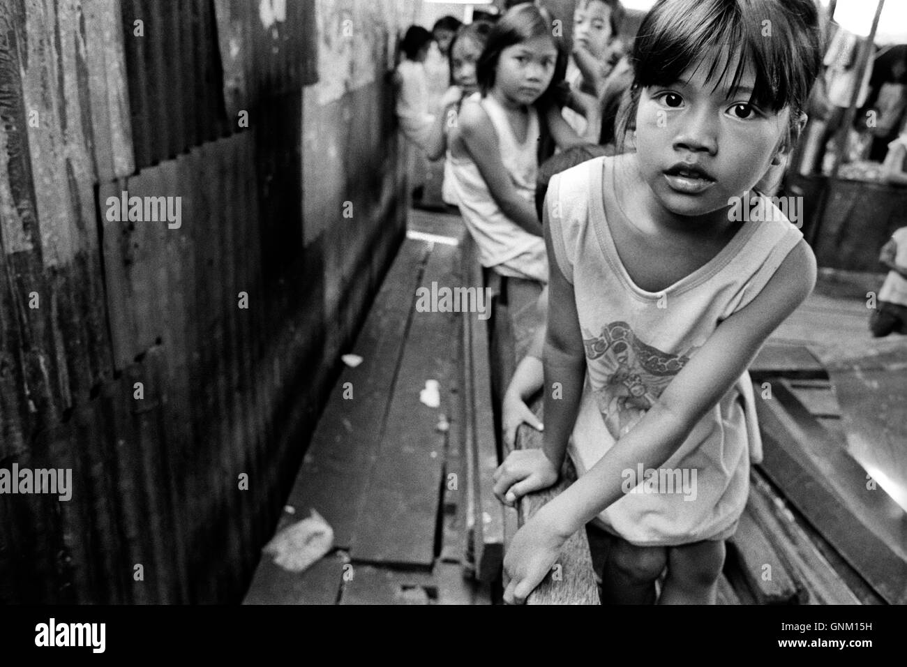 Philippines poor poverty filth hi-res stock photography and images - Alamy
