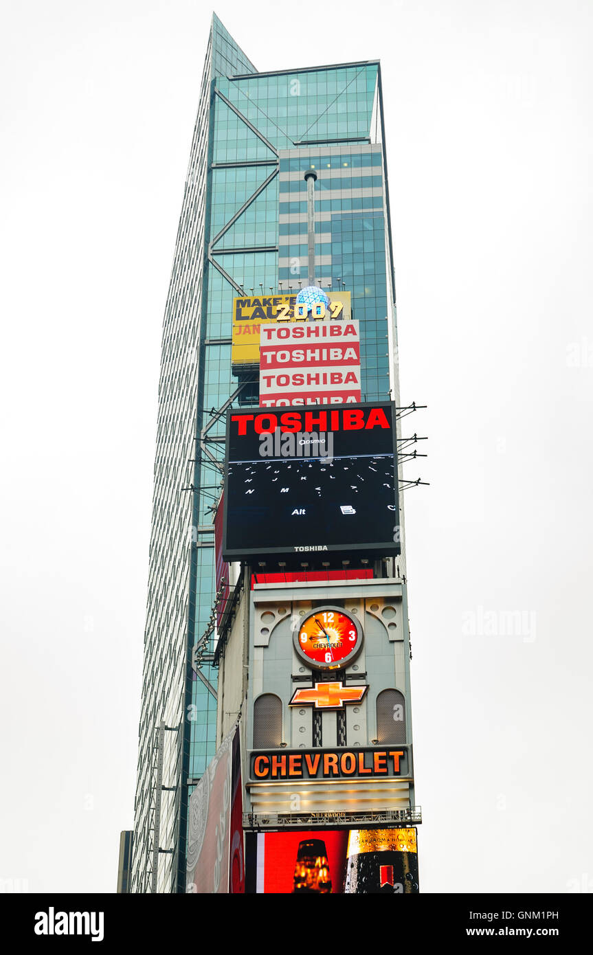 Times square advertisements hi-res stock photography and images - Alamy