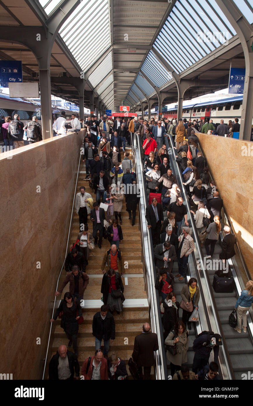 Geneva main station hi-res stock photography and images - Alamy