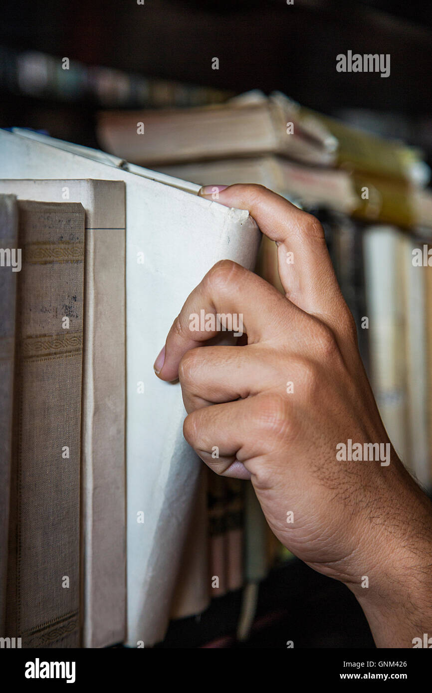 Knowledge library man hi-res stock photography and images - Alamy