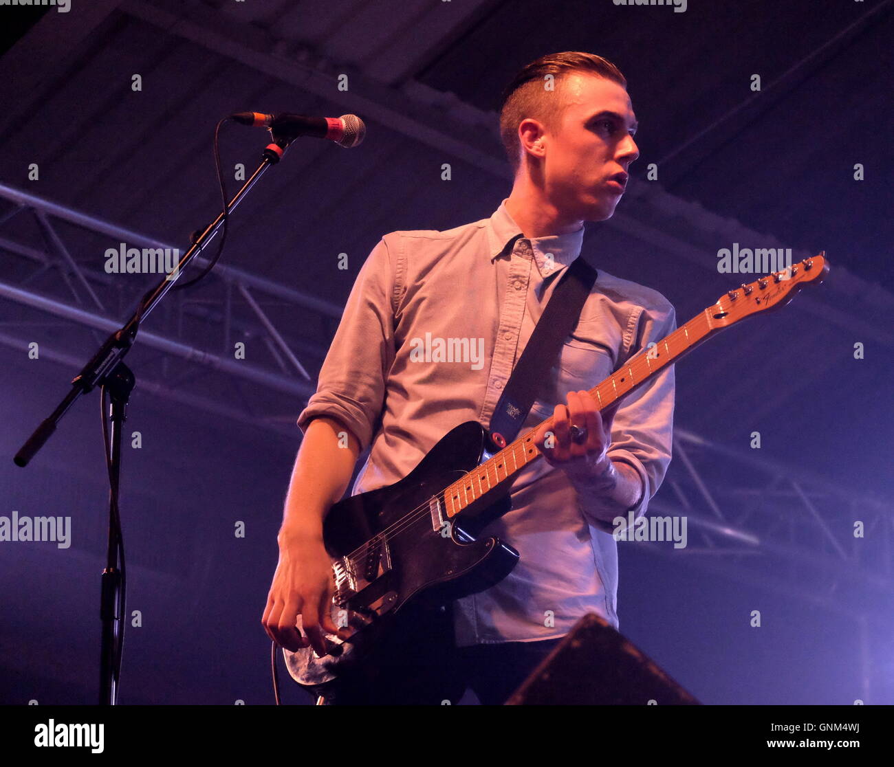 The skints hi-res stock photography and images - Alamy