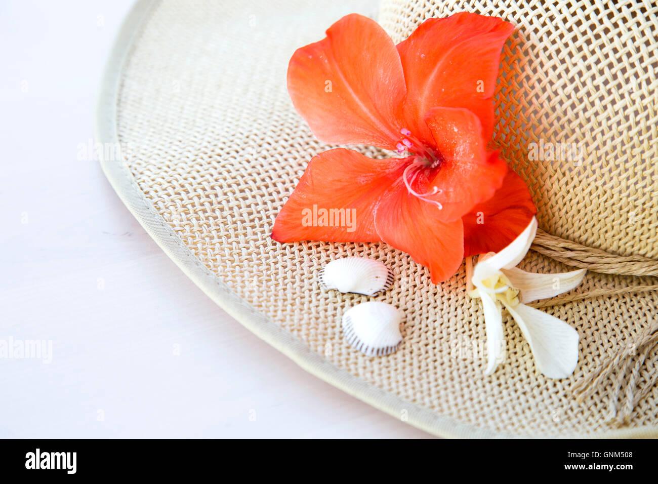 summer straw hat Stock Photo - Alamy