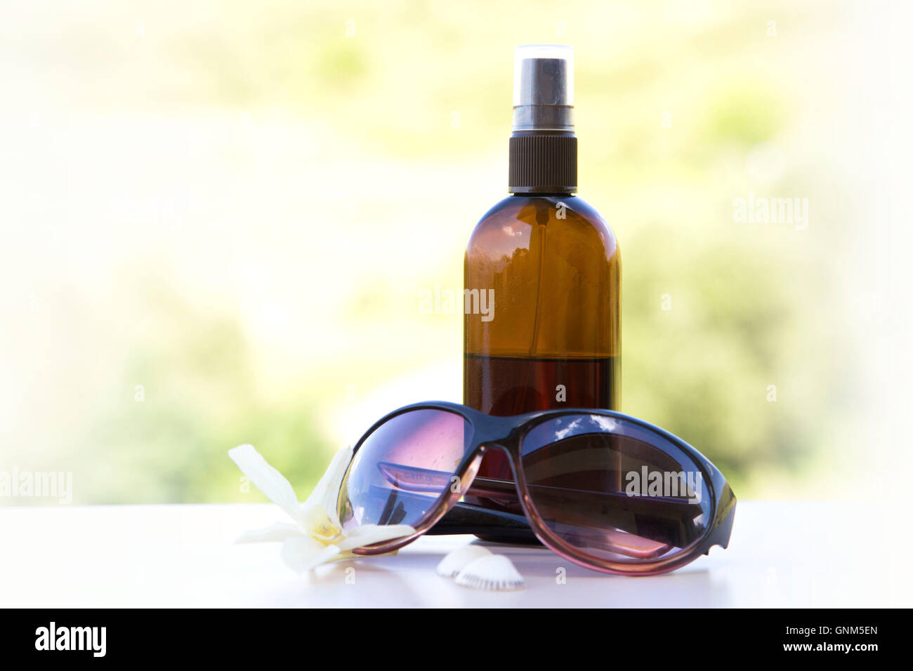 Sun tan oil hi-res stock photography and images - Alamy
