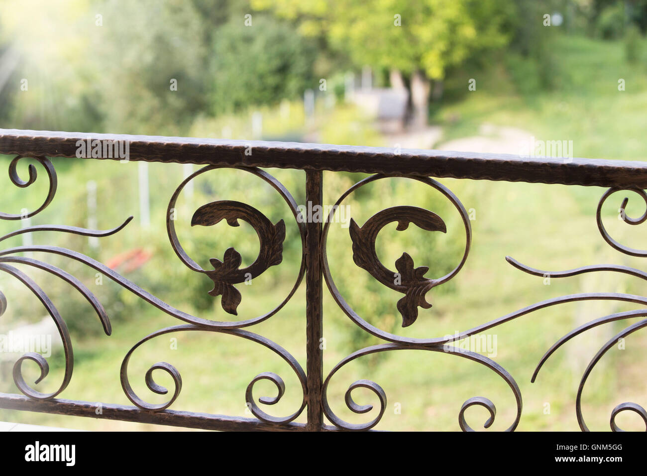 Twisted metal bars hi-res stock photography and images - Alamy