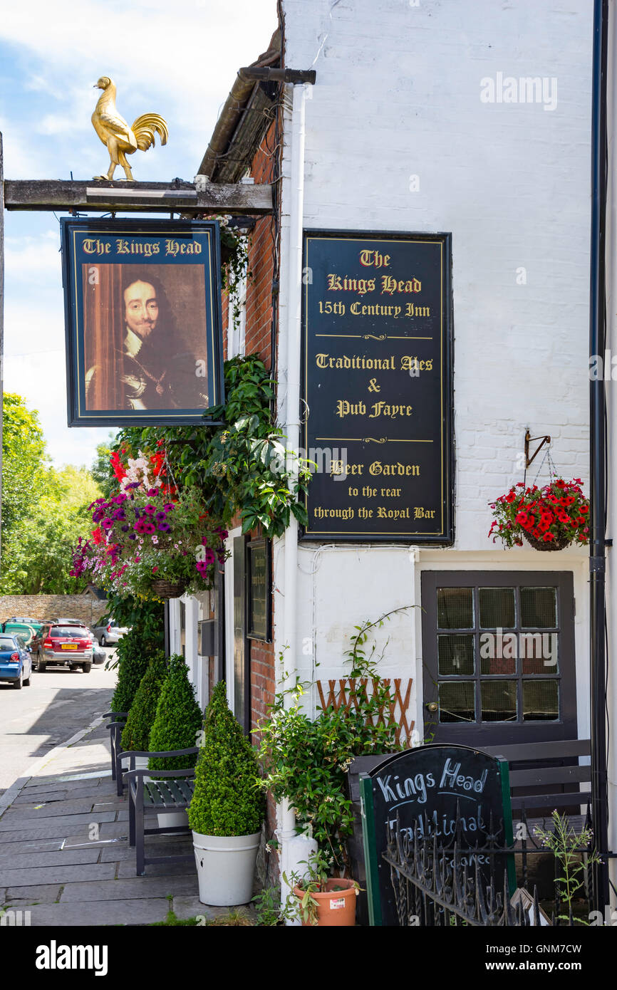 15th century The Kings Head Pub, Church Square, Old Shepperton ...