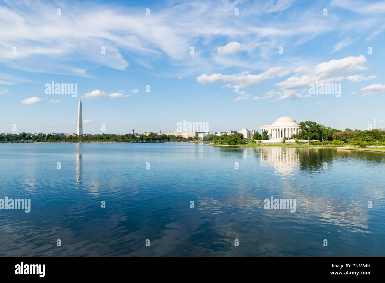 Washington monument across river hi-res stock photography and images ...