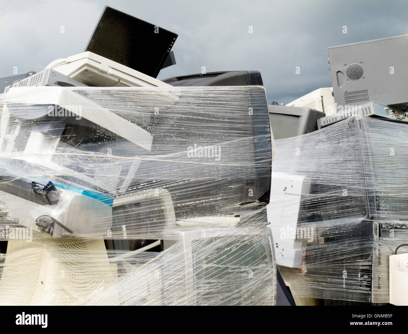 Computer parts recycle hi-res stock photography and images - Alamy