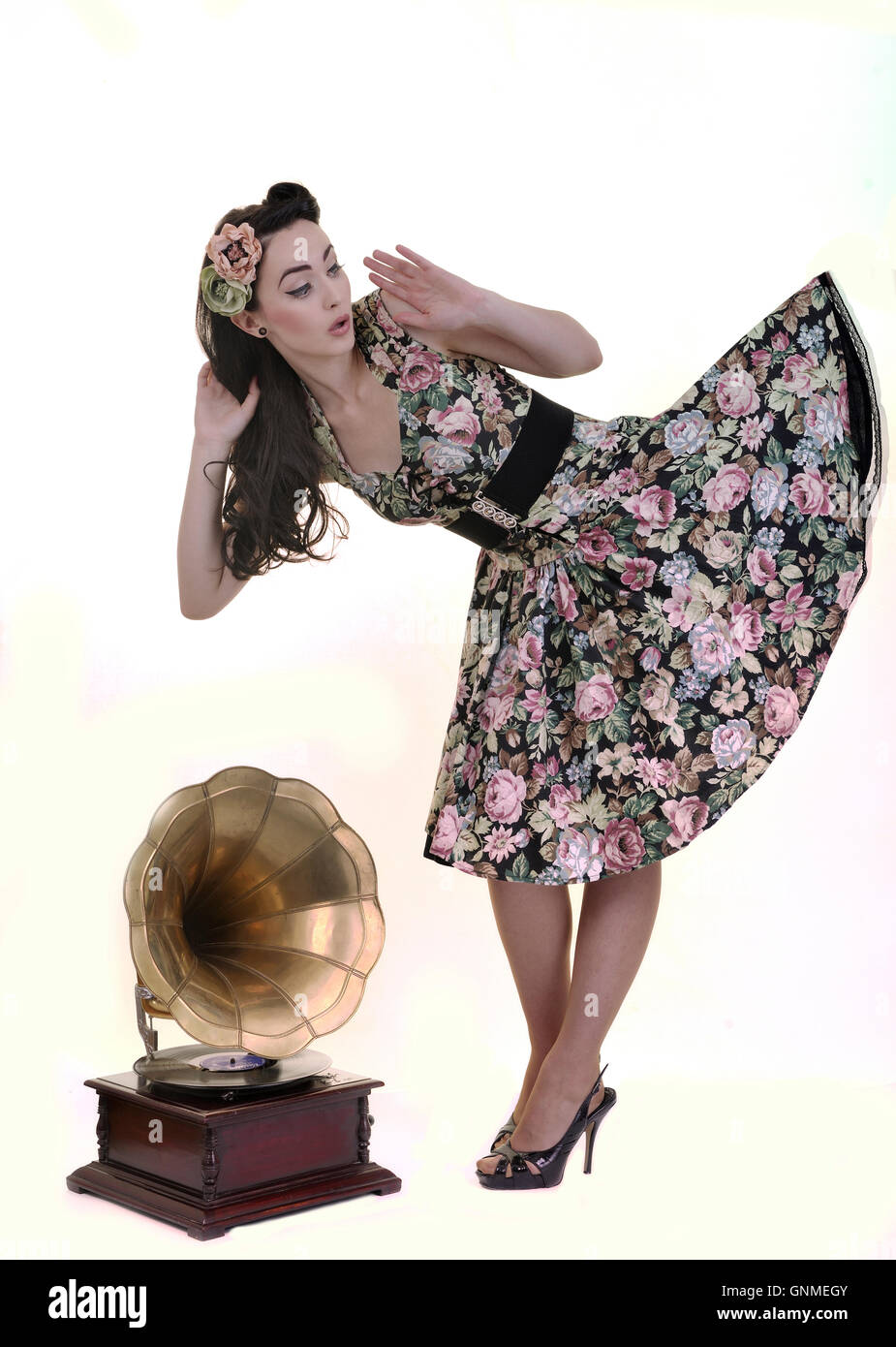 pretty girl listening music on old gramophone Stock Photo - Alamy
