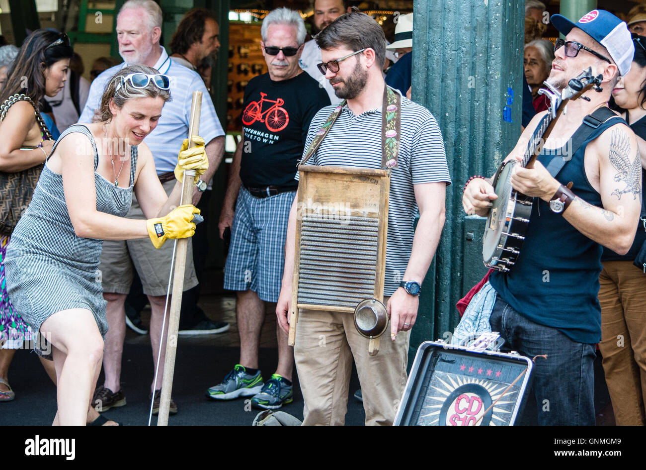 Sidewalk musicians hi-res stock photography and images - Alamy