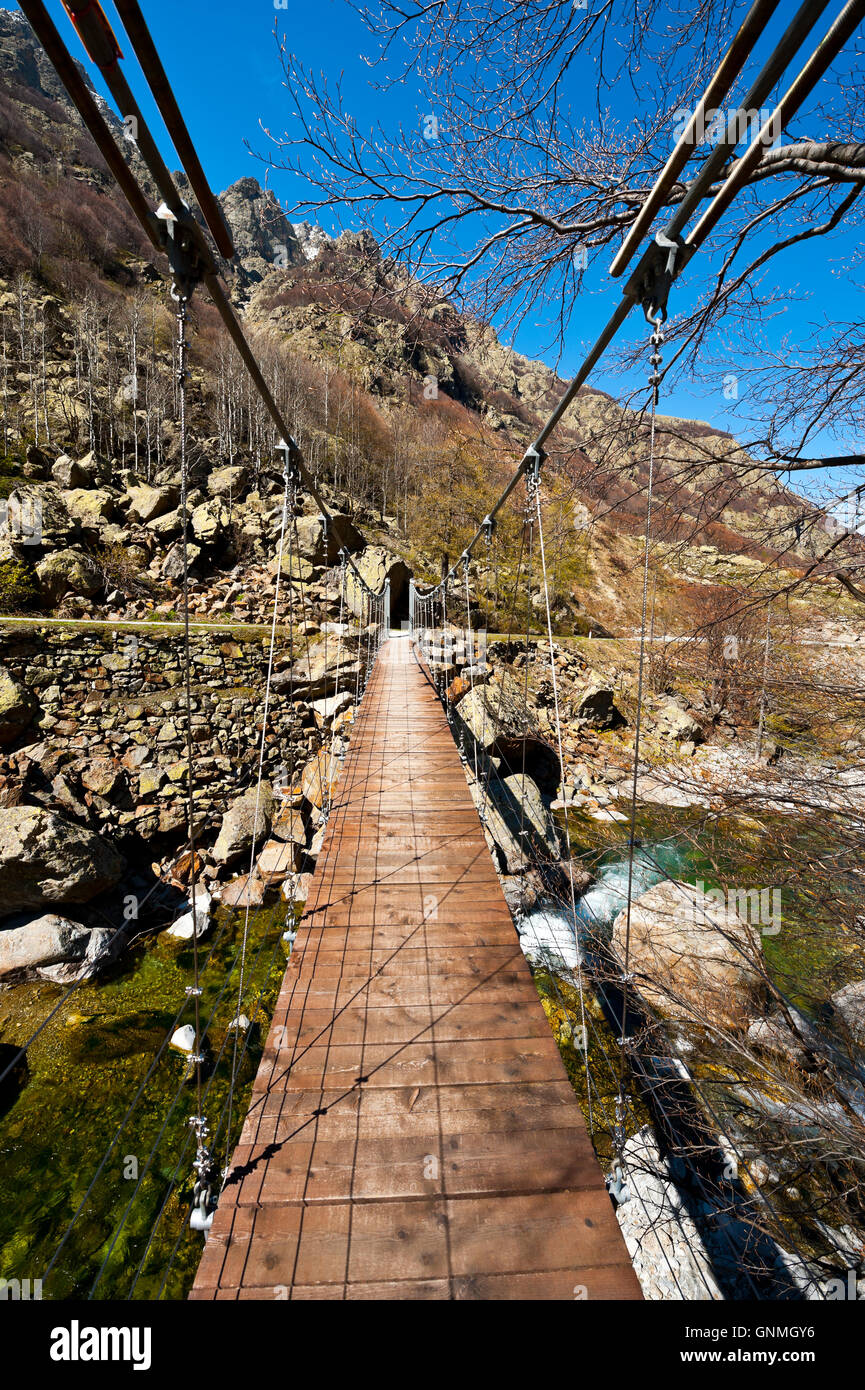 Metal cable bridge support hi-res stock photography and images - Alamy