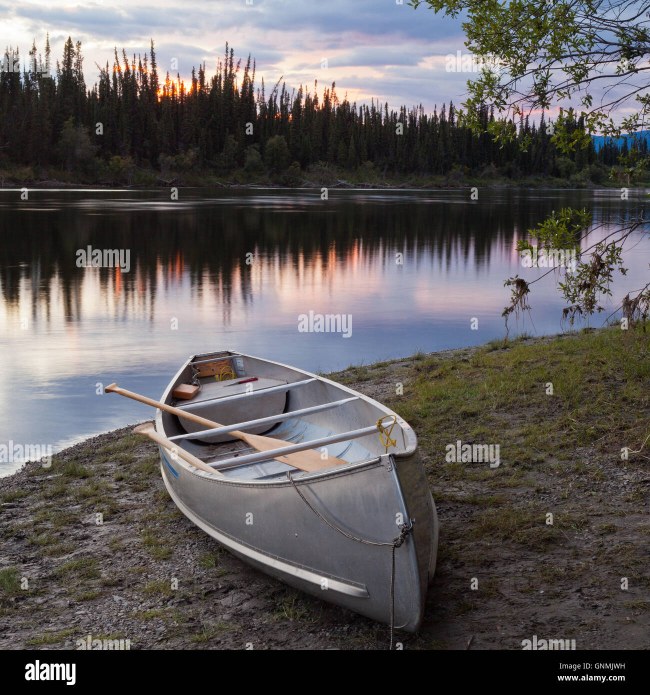 Aluminum canoe hi-res stock photography and images - Alamy