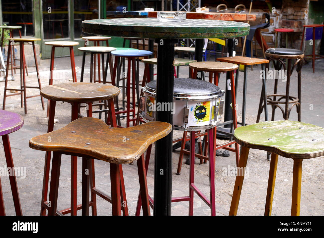 Szimpla kert Ruin Bar, Budapest, Hungary Stock Photo - Alamy