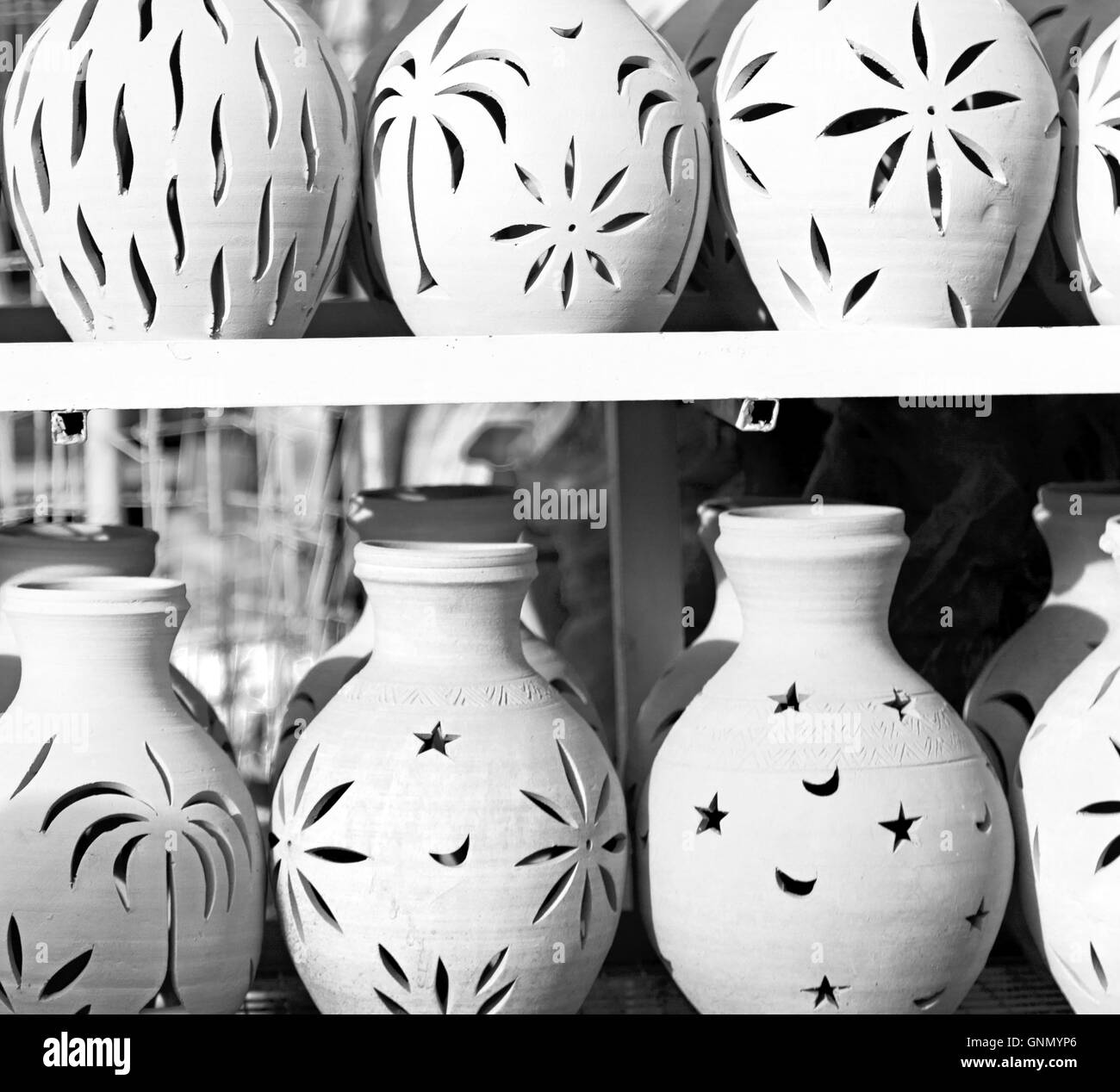 Oman traditional pot Black and White Stock Photos & Images - Alamy