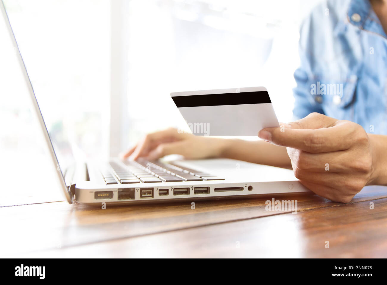 Woman computer credit card hi-res stock photography and images - Alamy