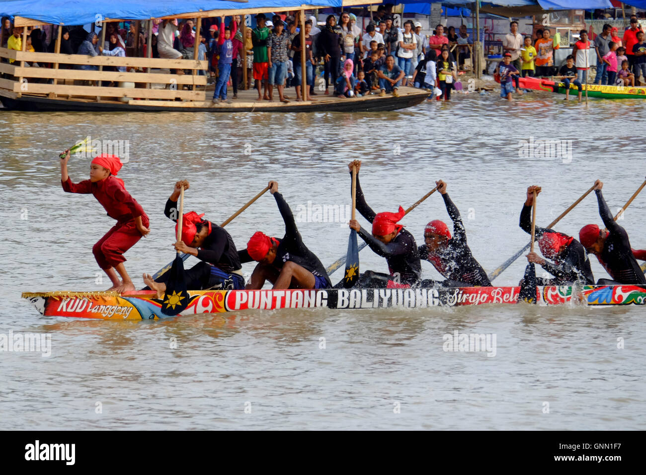 Pacu Jalur (long boat race), the race paddled in Sungai Batang Kuantan ...
