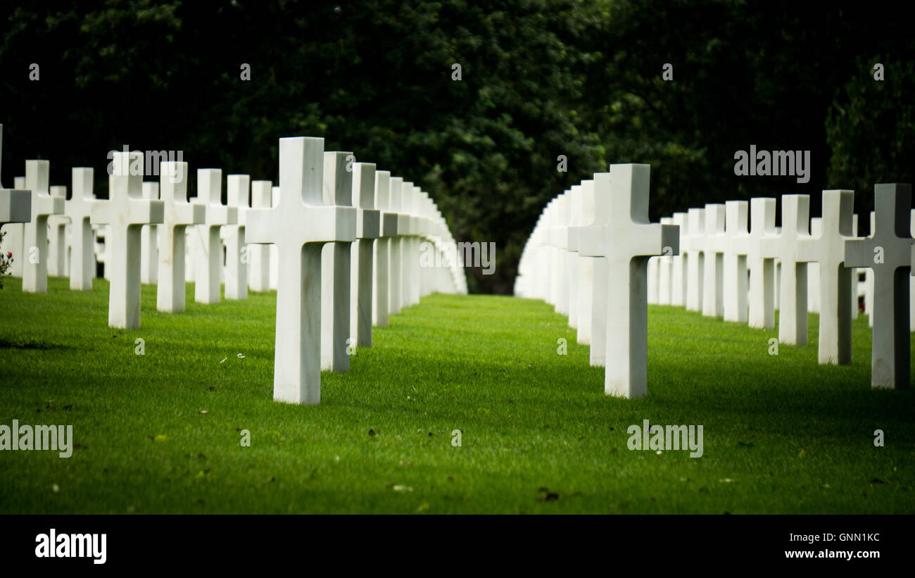 Endless rows of crosses hi-res stock photography and images - Alamy