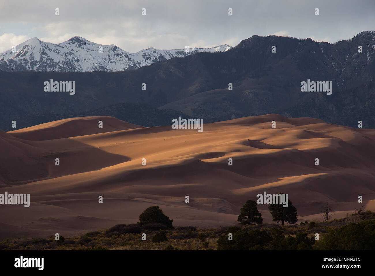 Sand and mountains hi-res stock photography and images - Alamy