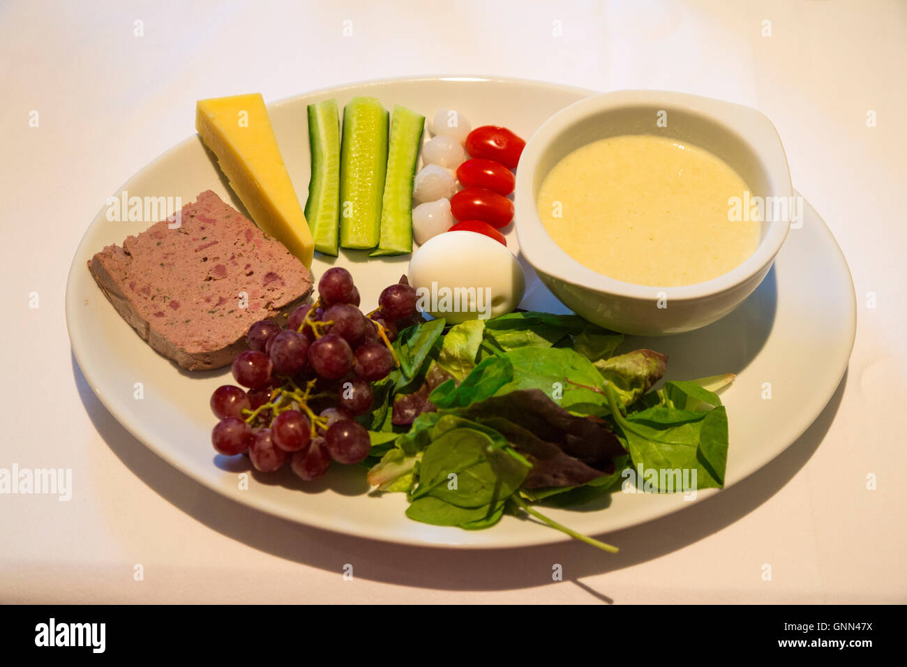 Ploughmans supper hi-res stock photography and images - Alamy