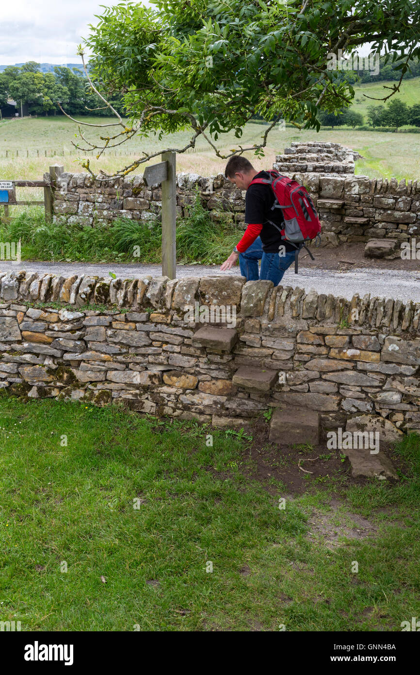 Climbing a fence hi-res stock photography and images - Alamy