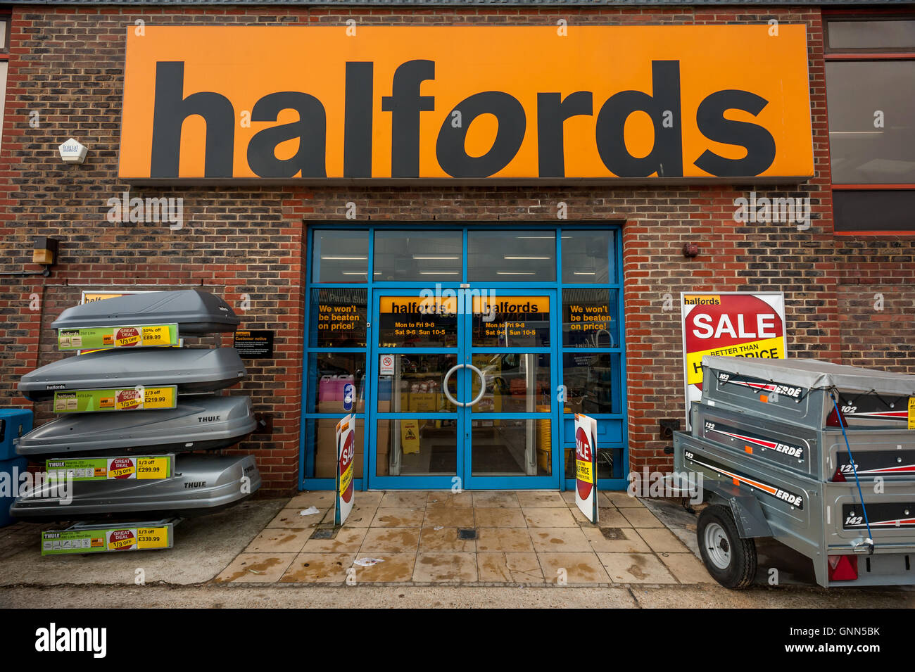 Spar signage hi-res stock photography and images - Alamy