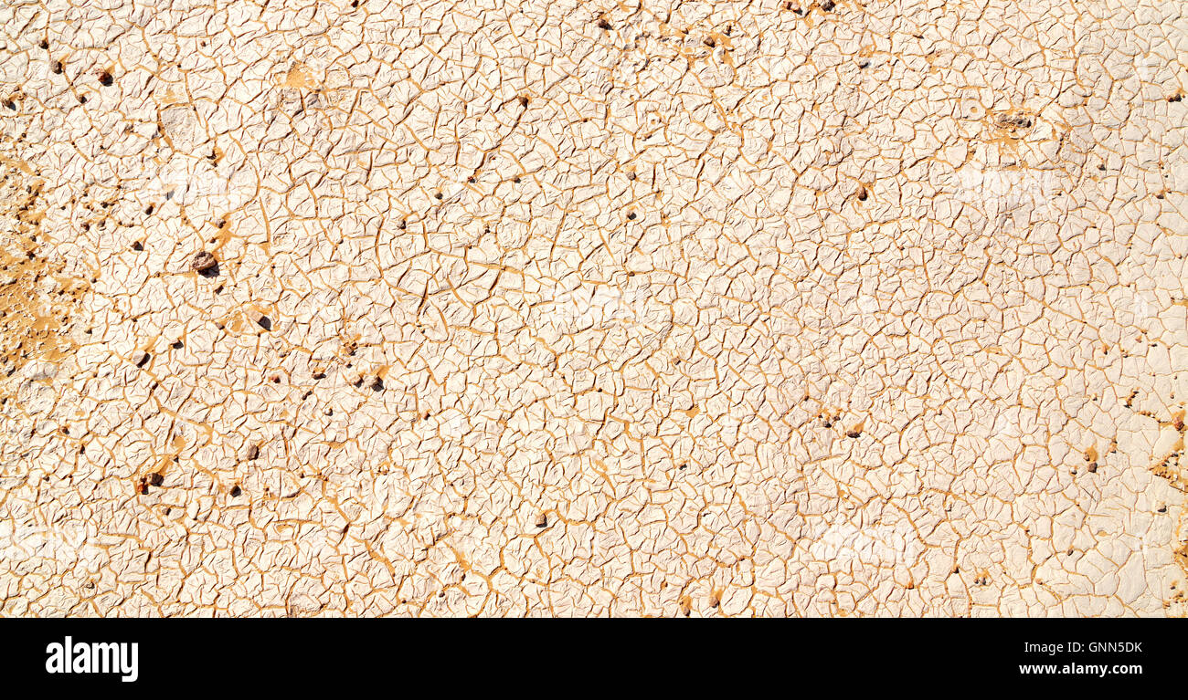 old desert and the abstract cracked sand texture in oman rub al khali ...