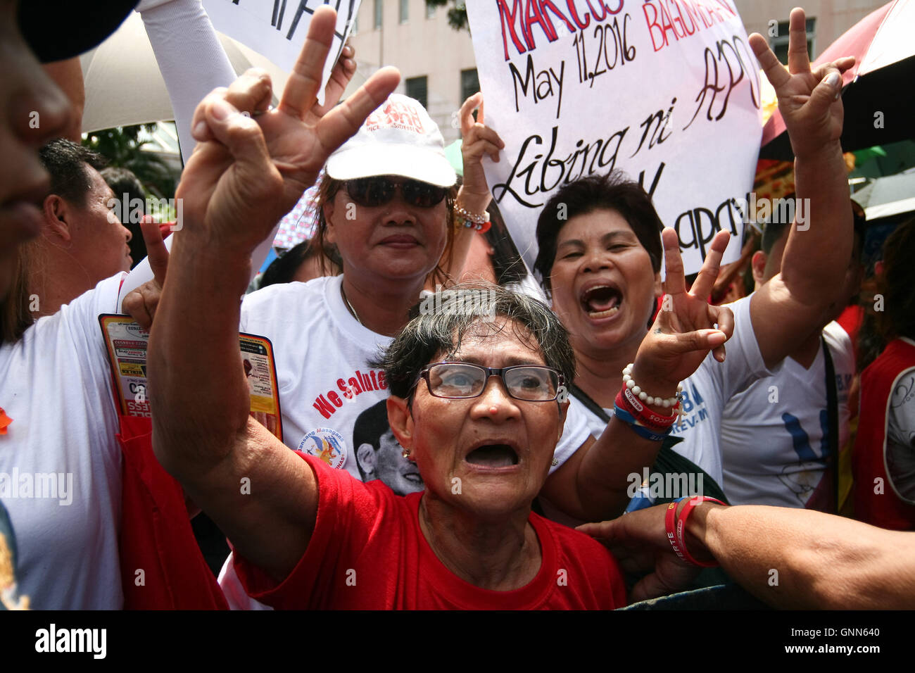 Manila, Philippines. 31st Aug, 2016. Marcos supporters chant slogans in ...