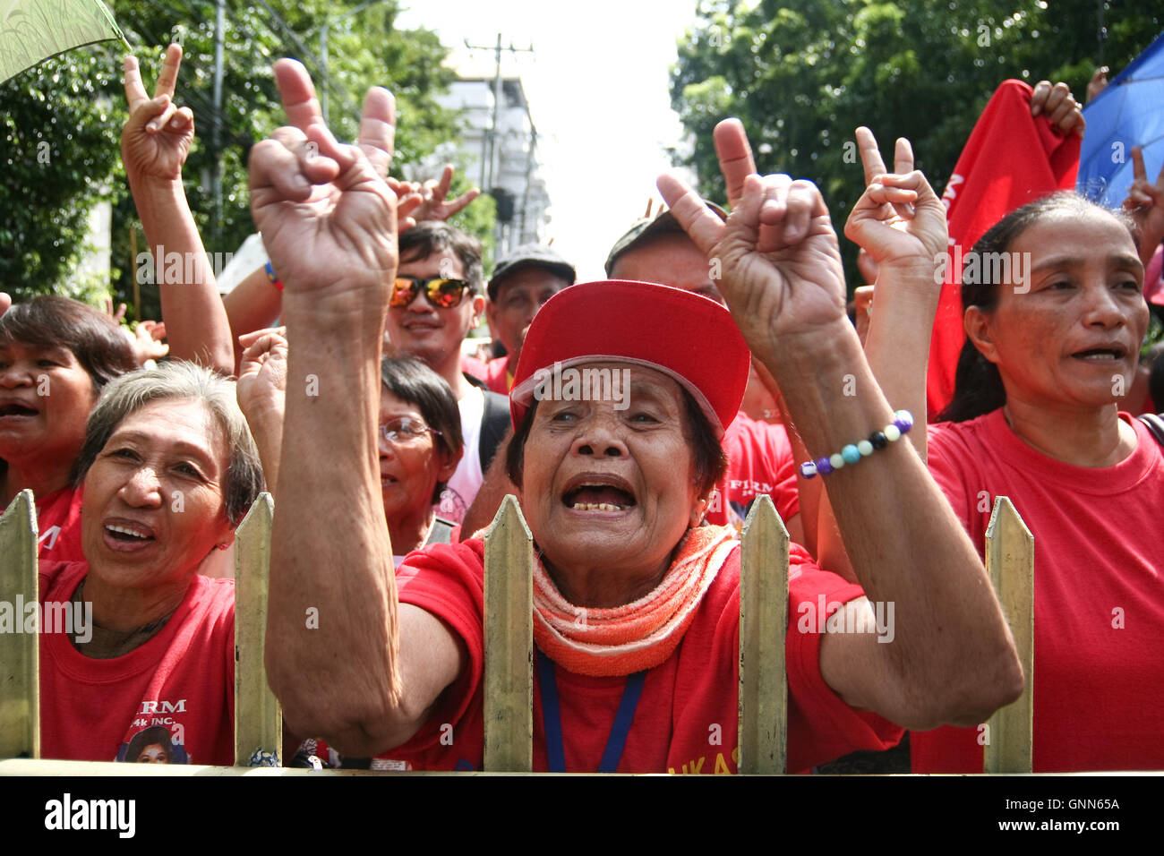 Manila, Philippines. 31st Aug, 2016. Marcos supporters chant slogans in ...