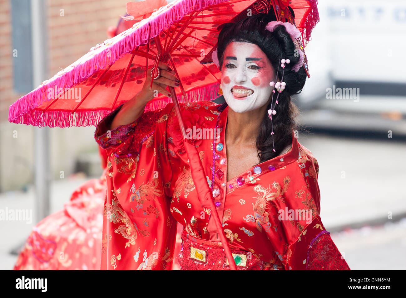 Geisha show hi-res stock photography and images - Alamy