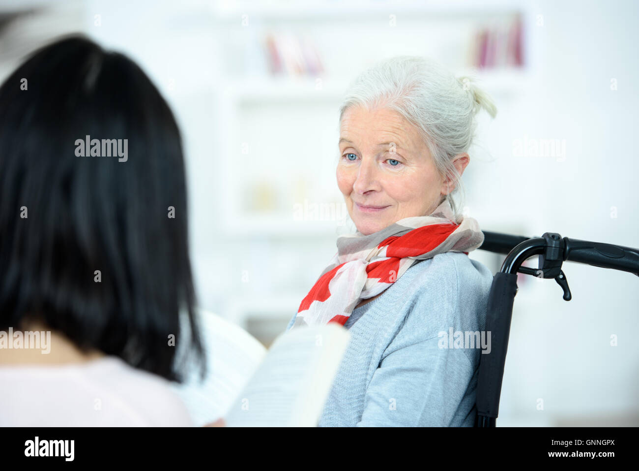 Helping senior woman read hi-res stock photography and images - Alamy